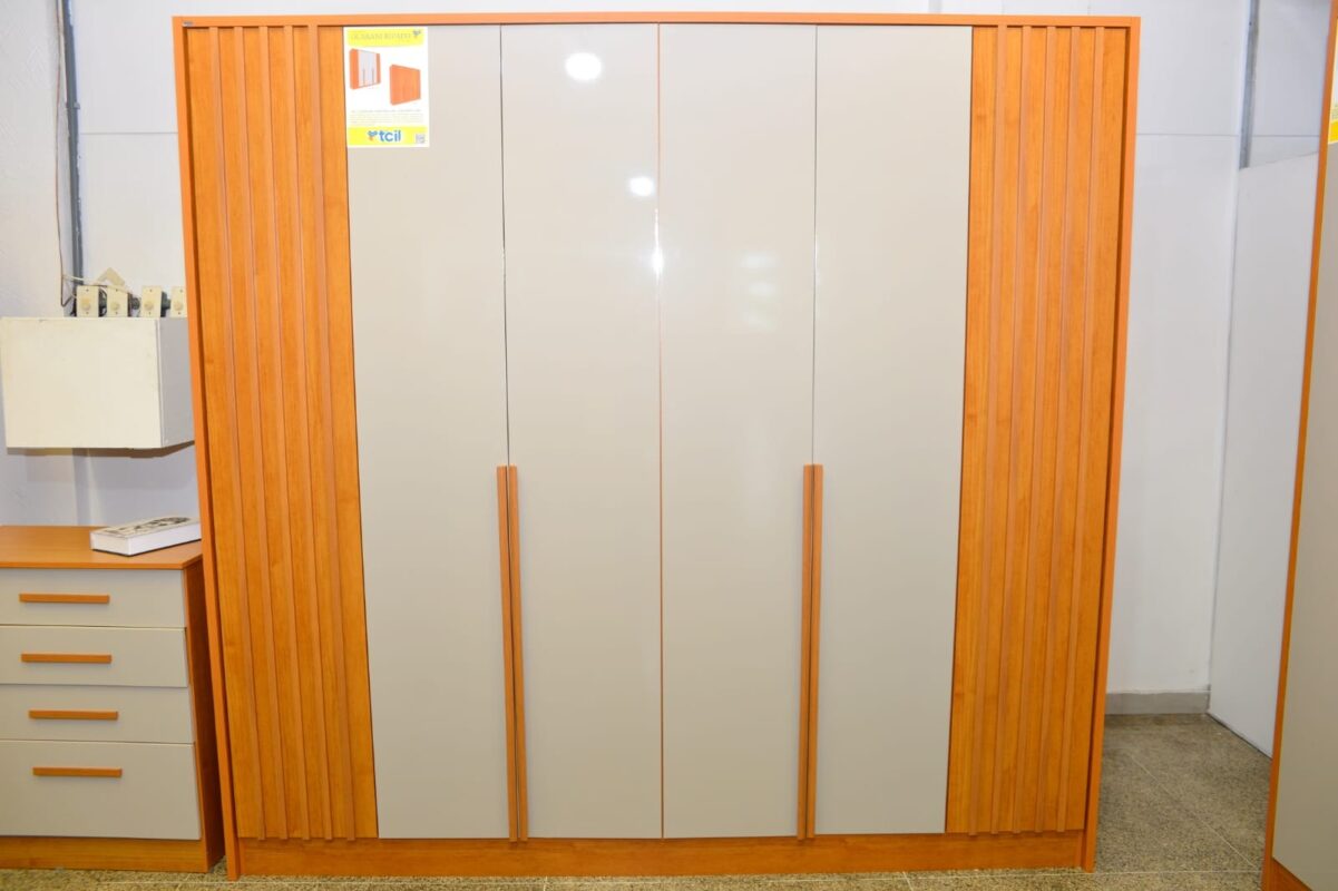 Guarda-Roupa 6 Portas Guarani/Chade Ripado 2,44m Cinamono/Off White ...